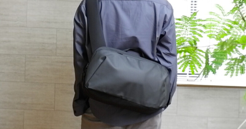【Aer Tech Sling 2 レビュー】ミニマルショルダーバッグのおすすめポイント5選 | まえだのあとがき